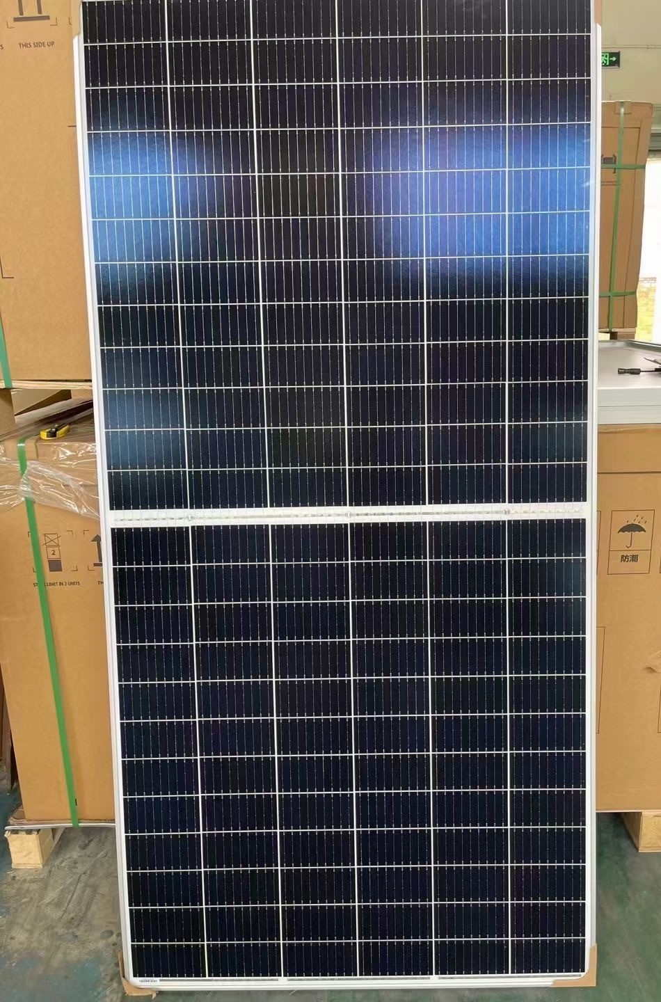 Multi Busbar Solar Panels Installed On The Ground 340W Mono PERC 120